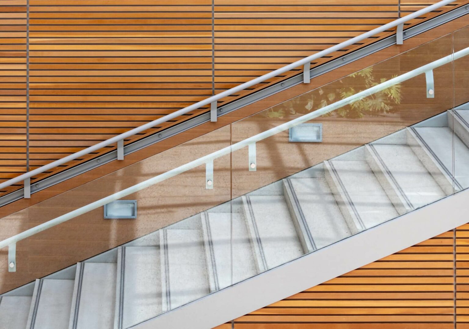 Staircase Glass Railings: Fashionable and Functional Ideas